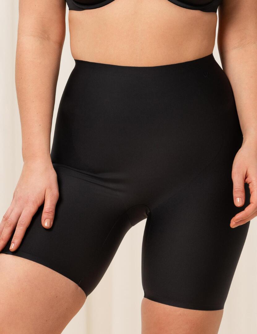 Triumph Medium Shaping Series: Panty 10201712 | Black | Uplifted Lingerie